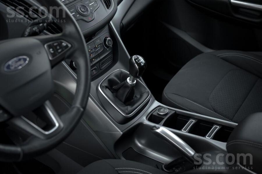 Grey Ford Kuga 2019 in Tukums, with an engine capacity of 1.50 L and mileage of 128 thousand km for 13950 €, photo 25 on AUTOMOTO.COM.LV