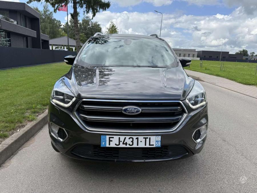 Grey Ford Kuga 2019 in Taurage, with an engine capacity of 2.00 L and mileage of 280 thousand km for 10200 €, photo 4 on AUTOMOTO.COM.LV