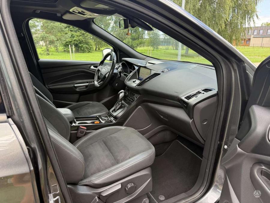 Grey Ford Kuga 2019 in Taurage, with an engine capacity of 2.00 L and mileage of 280 thousand km for 10200 €, photo 19 on AUTOMOTO.COM.LV