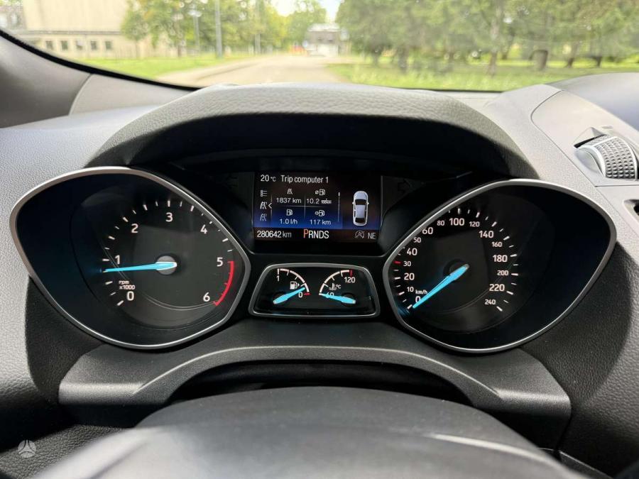 Grey Ford Kuga 2019 in Taurage, with an engine capacity of 2.00 L and mileage of 280 thousand km for 10200 €, photo 22 on AUTOMOTO.COM.LV