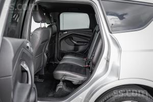 Pelēks Ford Kuga 2019 Rīga, ar dzinēja tilpumu 1.50 L un nobraukumu 113 tūkst. km par 15400 €, foto 16 vietnē AUTOMOTO.COM.LV