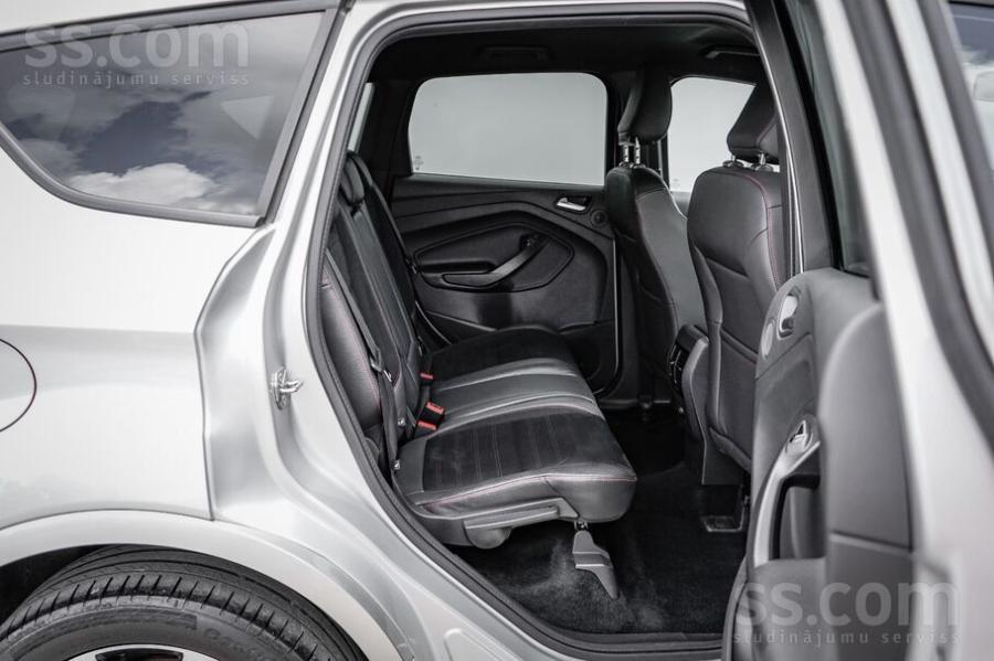 Pelēks Ford Kuga 2019 Rīga, ar dzinēja tilpumu 1.50 L un nobraukumu 113 tūkst. km par 15400 €, foto 17 vietnē AUTOMOTO.COM.LV