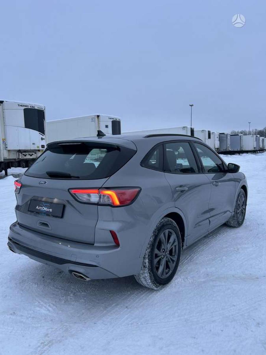Grey Ford Kuga 2020 in Vilnius, with an engine capacity of 2.49 L and mileage of 226 thousand km for 17700 €, photo 4 on AUTOMOTO.COM.LV