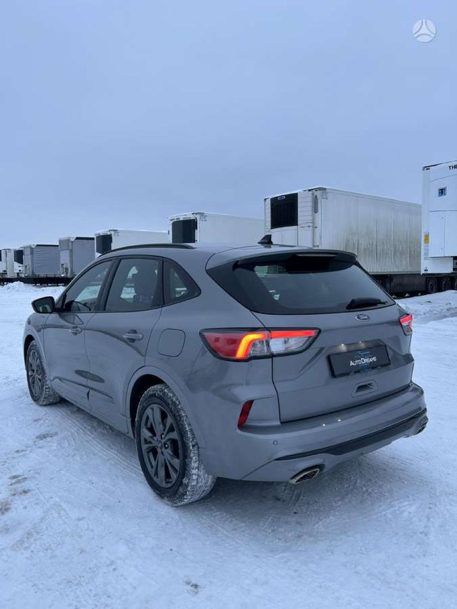 Grey Ford Kuga 2020 in Vilnius, with an engine capacity of 2.49 L and mileage of 226 thousand km for 17700 €, photo 6 on AUTOMOTO.COM.LV
