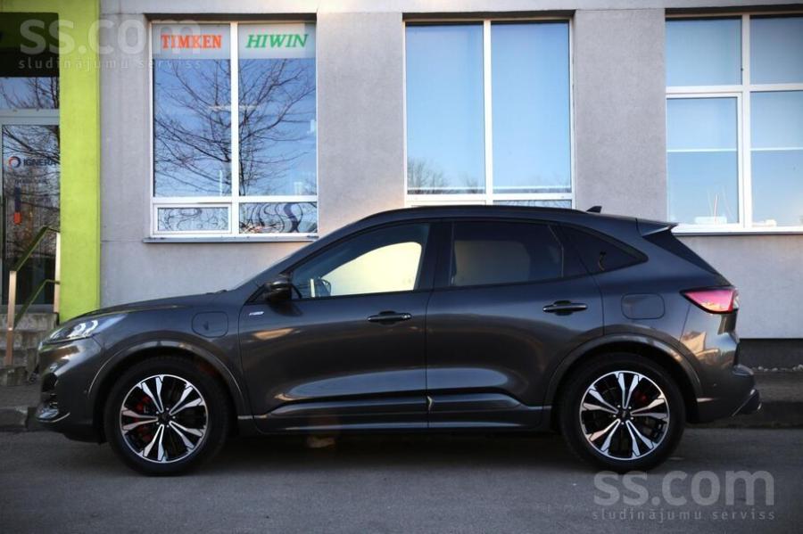 Grey Ford Kuga 2020 in Riga, with an engine capacity of 2.50 L and mileage of 198 thousand km for 17995 €, photo 3 on AUTOMOTO.COM.LV