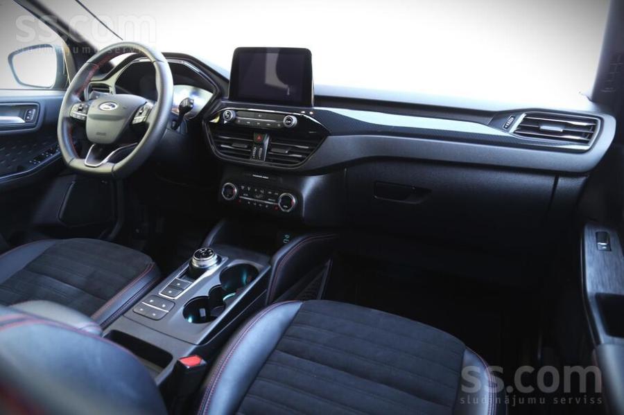 Grey Ford Kuga 2020 in Riga, with an engine capacity of 2.50 L and mileage of 198 thousand km for 17995 €, photo 13 on AUTOMOTO.COM.LV