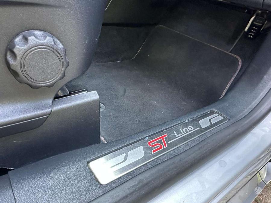 Grey Ford Kuga 2020 in Kaunas, with an engine capacity of 1.50 L and mileage of 199 thousand km for 13500 €, photo 28 on AUTOMOTO.COM.LV