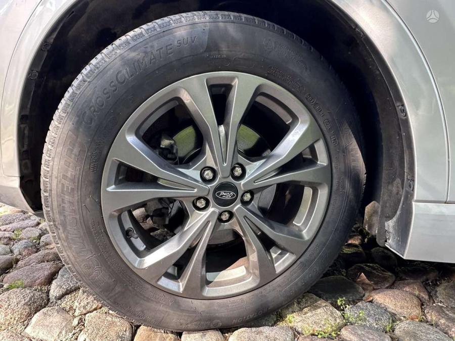 Grey Ford Kuga 2020 in Kaunas, with an engine capacity of 1.50 L and mileage of 199 thousand km for 13500 €, photo 31 on AUTOMOTO.COM.LV