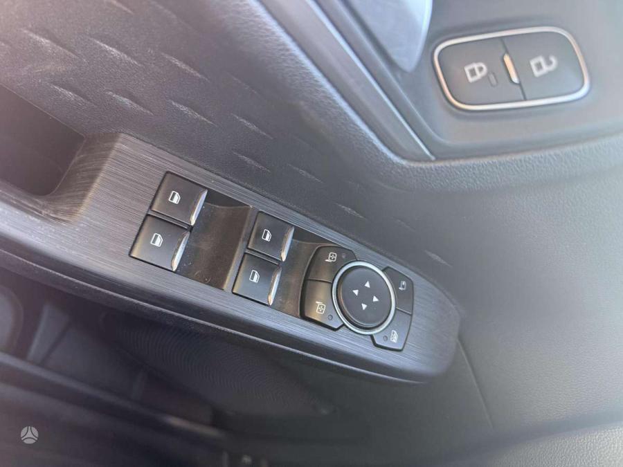 Grey Ford Kuga 2020 in Vilnius, with an engine capacity of 1.50 L and mileage of 188 thousand km for 8800 €, photo 19 on AUTOMOTO.COM.LV