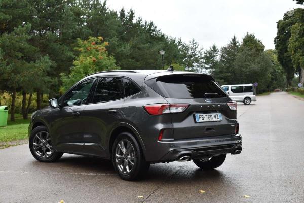 Grey Ford Kuga 2020 in Taurage, with an engine capacity of 2.00 L and mileage of 190 thousand km for 11700 €, photo 3 on AUTOMOTO.COM.LV