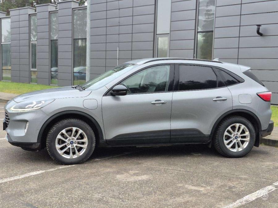 Pelēks Ford Kuga 2021 Viļņa, ar dzinēja tilpumu 2.50 L un nobraukumu 90 tūkst. km par 18900 €, foto 3 vietnē AUTOMOTO.COM.LV
