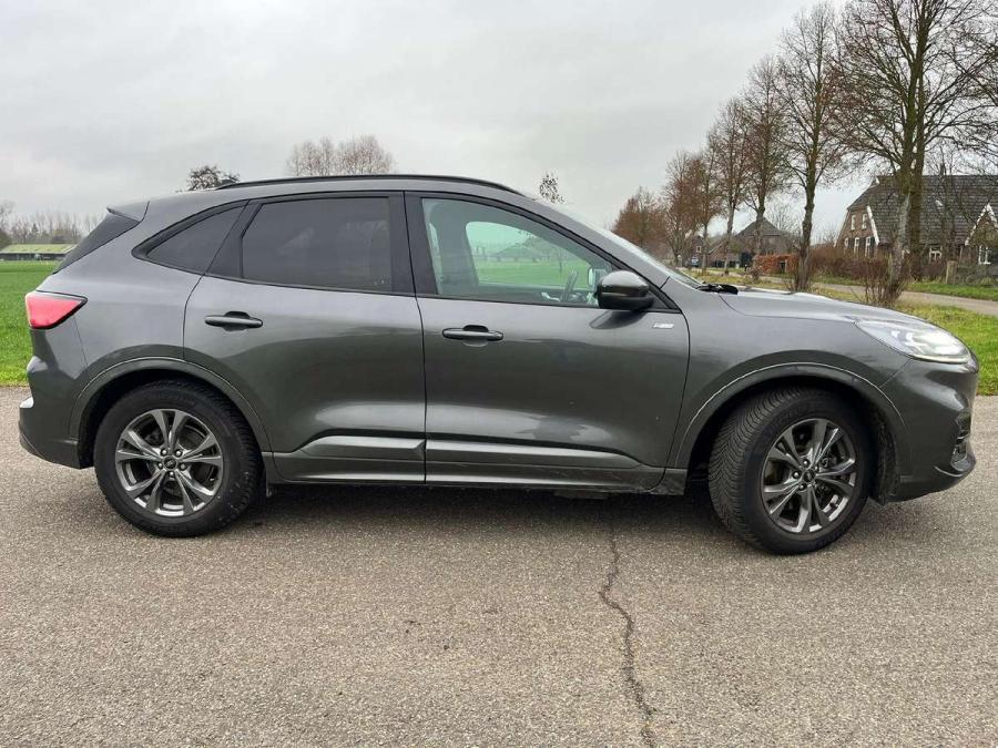 Grey Ford Kuga 2021 in Vilnius, with an engine capacity of 2.49 L and mileage of 201 thousand km for 16800 €, photo 7 on AUTOMOTO.COM.LV