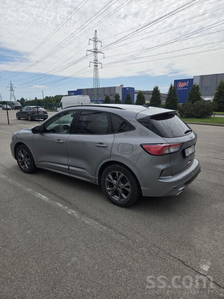 Grey Ford Kuga 2021 in Riga, with an engine capacity of 1.50 L and mileage of 129 thousand km for 14050 €, photo 3 on AUTOMOTO.COM.LV