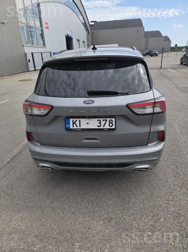 Grey Ford Kuga 2021 in Riga, with an engine capacity of 1.50 L and mileage of 129 thousand km for 14050 €, photo 4 on AUTOMOTO.COM.LV