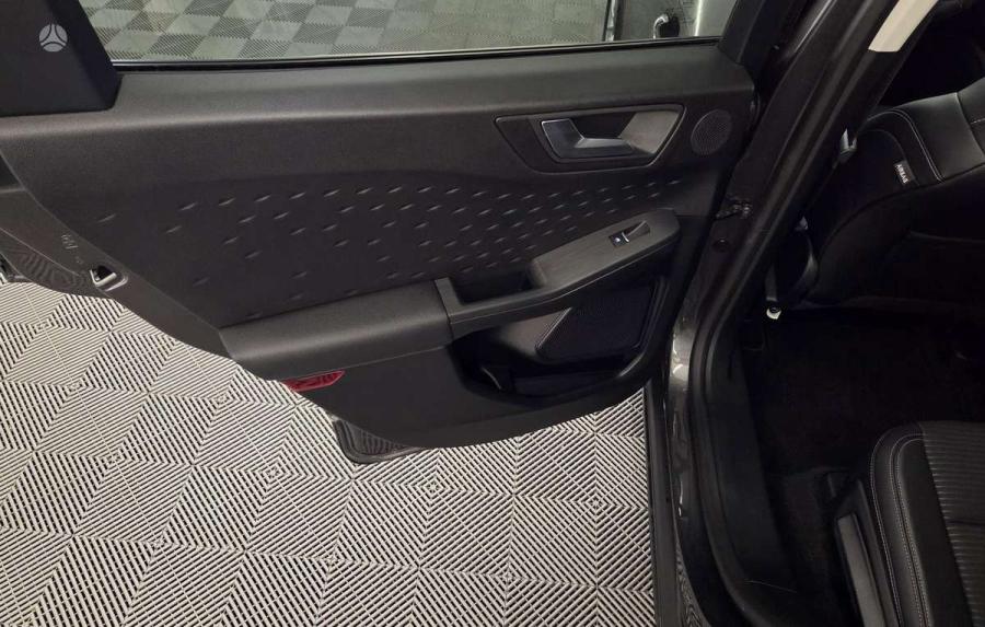 Grey Ford Kuga 2021 in Marijampole, with an engine capacity of 2.00 L and mileage of 82 thousand km for 17999 €, photo 10 on AUTOMOTO.COM.LV