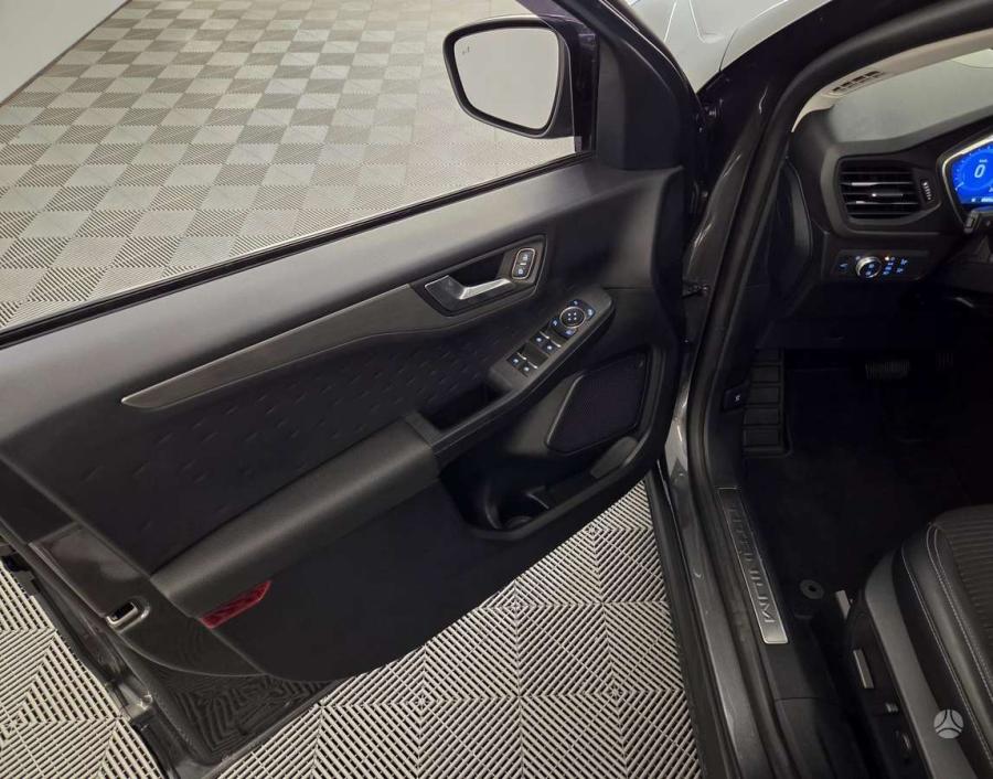 Grey Ford Kuga 2021 in Marijampole, with an engine capacity of 2.00 L and mileage of 82 thousand km for 17999 €, photo 14 on AUTOMOTO.COM.LV