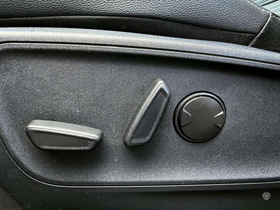 Grey Ford Kuga 2021 in Kaunas, with an engine capacity of 2.49 L and mileage of 157 thousand km for 16900 €, photo 19 on AUTOMOTO.COM.LV
