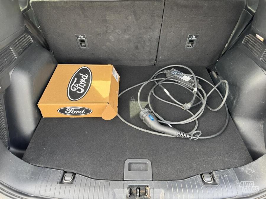Grey Ford Kuga 2022 in Druskininkai, with an engine capacity of 2.50 L and mileage of 135 thousand km for 15900 €, photo 12 on AUTOMOTO.COM.LV