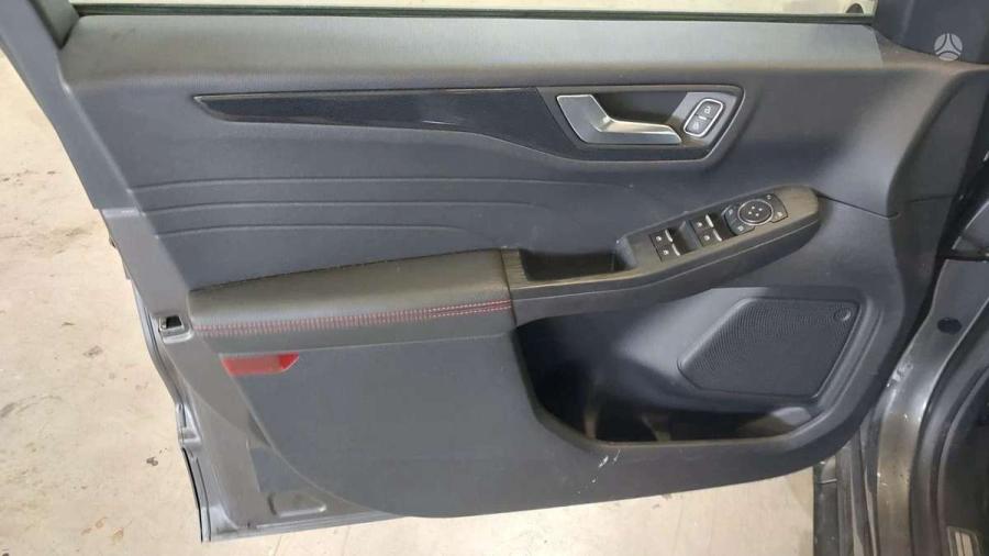 Grey Ford Kuga 2022 in Vilnius, with an engine capacity of 2.49 L and mileage of 114 thousand km for 20777 €, photo 12 on AUTOMOTO.COM.LV