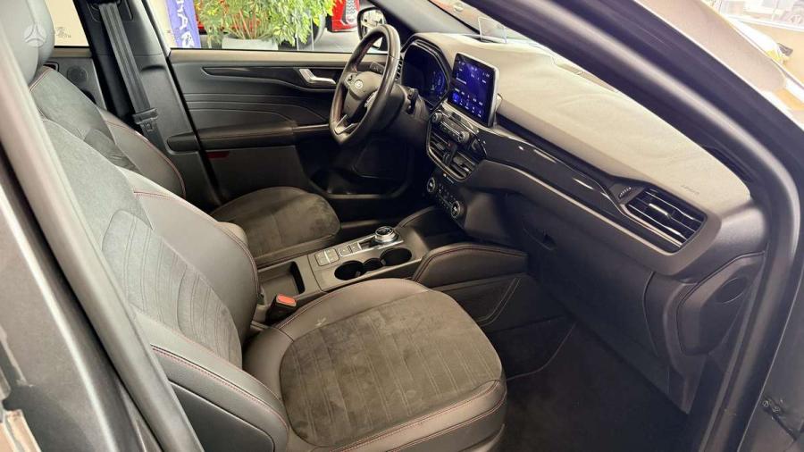 Grey Ford Kuga 2022 in Vilnius, with an engine capacity of 2.50 L and mileage of 114 thousand km for 20989 €, photo 33 on AUTOMOTO.COM.LV