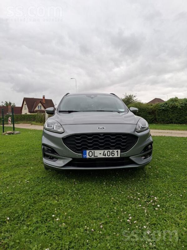 Grey Ford Kuga 2022 in Bauska, with an engine capacity of 2.50 L and mileage of 68 thousand km for 20500 €, photo 1 on AUTOMOTO.COM.LV