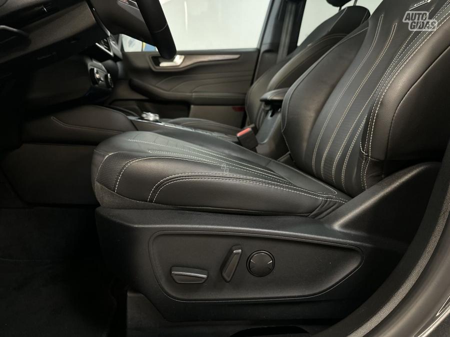 Pelēks Ford Kuga 2022 Viļņa, ar dzinēja tilpumu 2.50 L un nobraukumu 56 tūkst. km par 25900 €, foto 12 vietnē AUTOMOTO.COM.LV