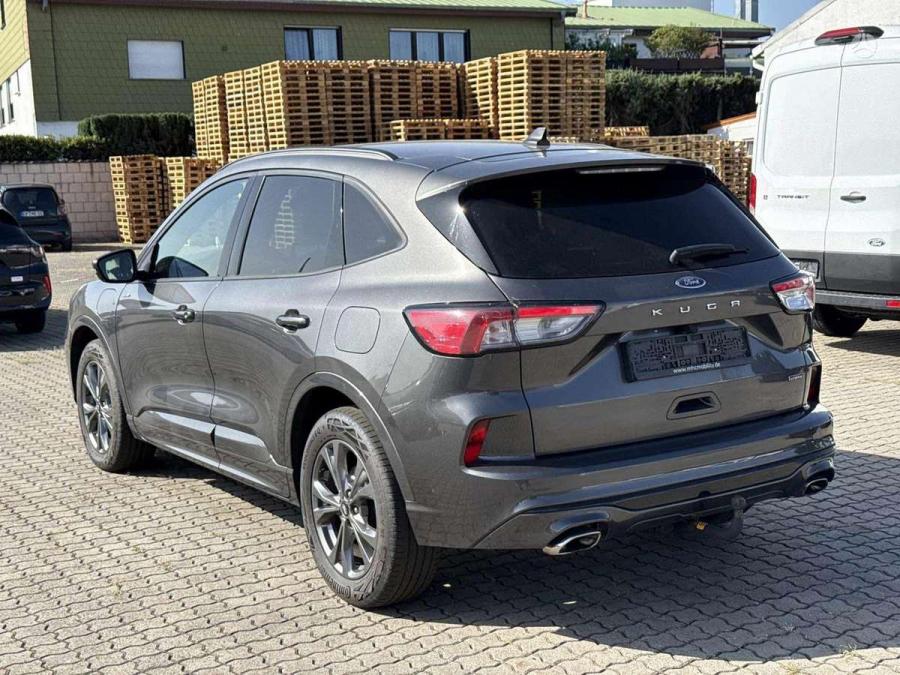 Grey Ford Kuga 2022 in Vilnius, with an engine capacity of 2.49 L and mileage of 132 thousand km for 18888 €, photo 4 on AUTOMOTO.COM.LV