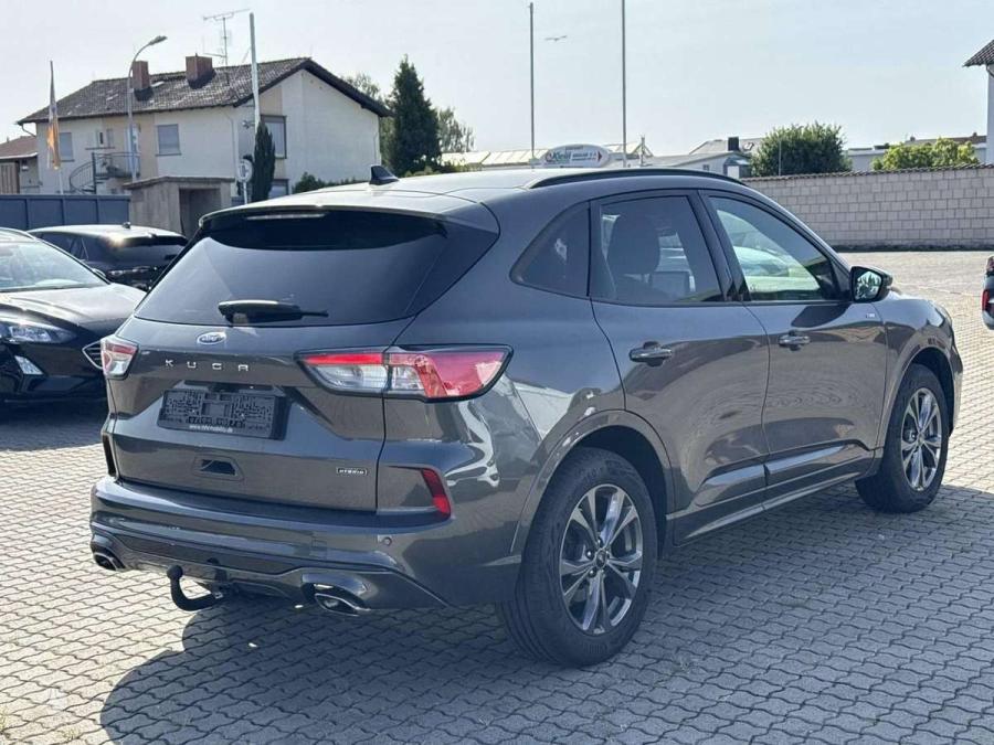 Grey Ford Kuga 2022 in Vilnius, with an engine capacity of 2.49 L and mileage of 132 thousand km for 18888 €, photo 5 on AUTOMOTO.COM.LV