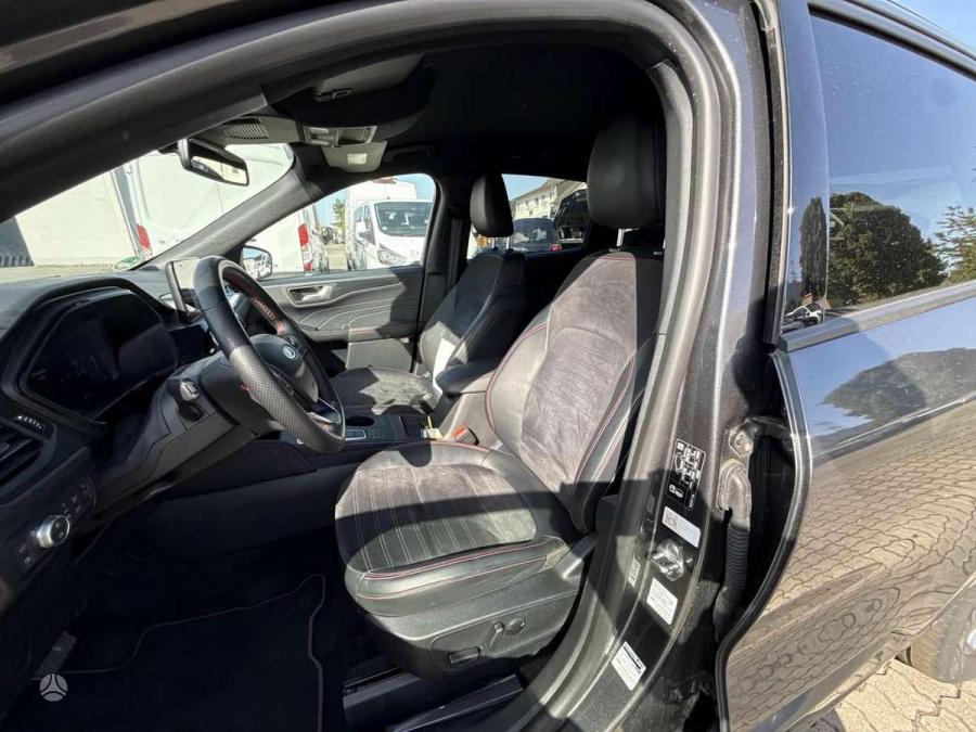 Grey Ford Kuga 2022 in Vilnius, with an engine capacity of 2.49 L and mileage of 132 thousand km for 18888 €, photo 20 on AUTOMOTO.COM.LV