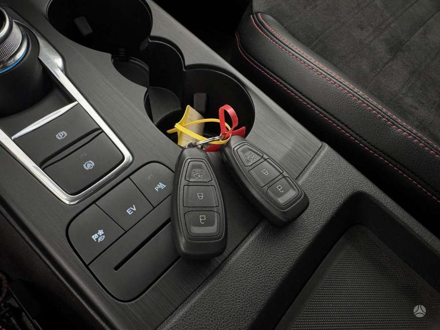 Pelēks Ford Kuga 2022 Viļņa, ar dzinēja tilpumu 2.50 L un nobraukumu 132 tūkst. km par 19888 €, foto 23 vietnē AUTOMOTO.COM.LV