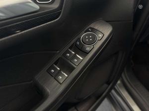Pelēks Ford Kuga 2022 Viļņa, ar dzinēja tilpumu 2.50 L un nobraukumu 132 tūkst. km par 19888 €, foto 24 vietnē AUTOMOTO.COM.LV