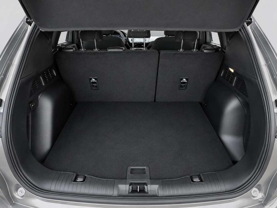Grey Ford Kuga 2023 in Vilnius, with an engine capacity of 2.49 L and mileage of 89 thousand km for 20990 €, photo 18 on AUTOMOTO.COM.LV