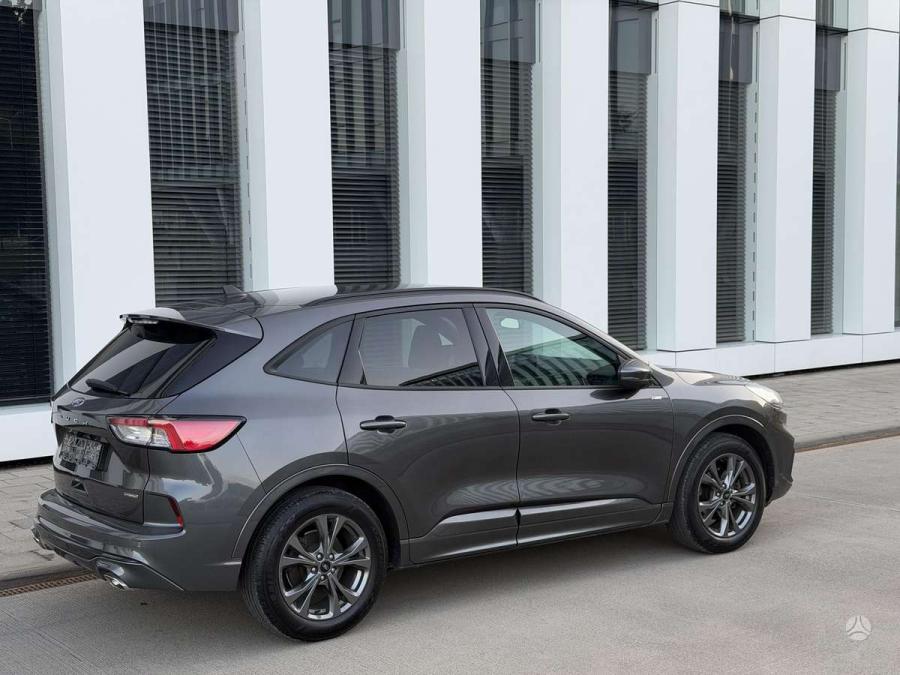Pelēks Ford Kuga 2023 Viļņa, ar dzinēja tilpumu 2.50 L un nobraukumu 70 tūkst. km par 21490 €, foto 4 vietnē AUTOMOTO.COM.LV
