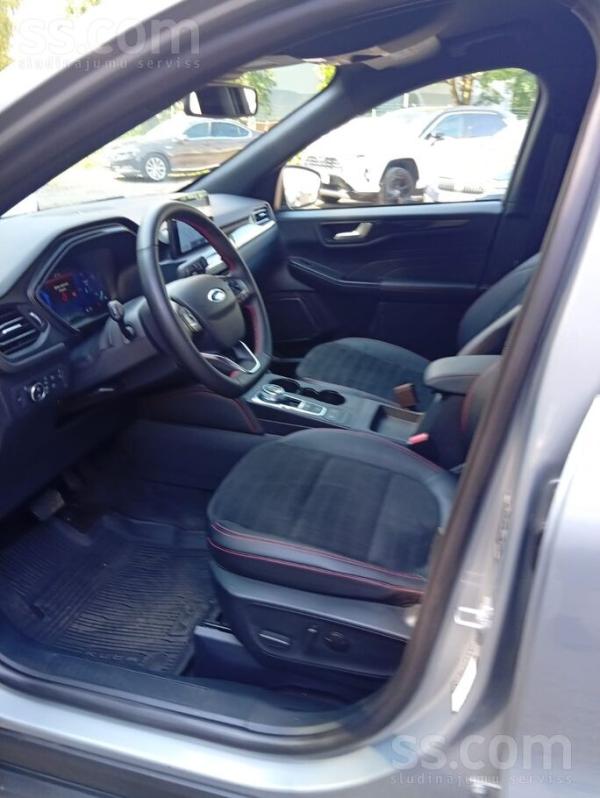 Pelēks Ford Kuga 2024 Rīga, ar dzinēja tilpumu 2.50 L un nobraukumu 35 tūkst. km par 25900 €, foto 9 vietnē AUTOMOTO.COM.LV