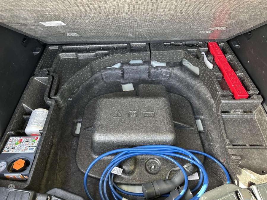 Pelēks Ford Kuga 2024 Kauņa, ar dzinēja tilpumu 2.49 L un nobraukumu 19 tūkst. km par 23590 €, foto 33 vietnē AUTOMOTO.COM.LV