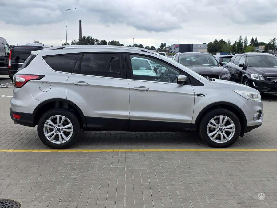 Grey Ford Kuga 2017 in Taurage, with an engine capacity of 2.00 L and mileage of 212 thousand km for 8900 €, photo 6 on AUTOMOTO.COM.LV