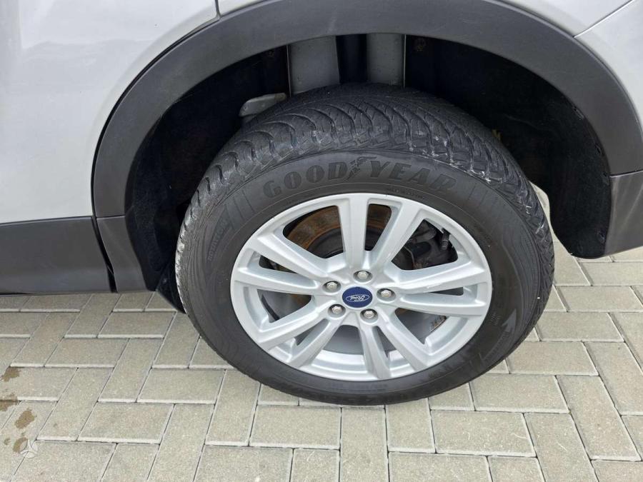Grey Ford Kuga 2017 in Taurage, with an engine capacity of 2.00 L and mileage of 212 thousand km for 8900 €, photo 20 on AUTOMOTO.COM.LV
