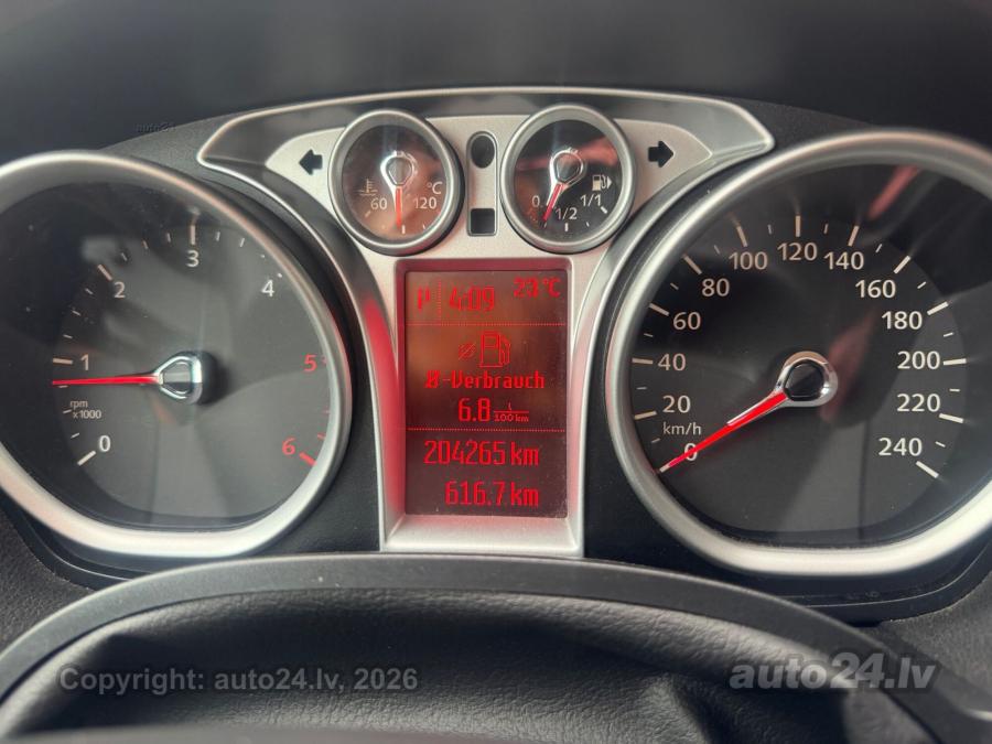 Grey Ford Kuga 2011 in Voru, with an engine capacity of 2.00 L and mileage of 204 thousand km for 5700 €, photo 10 on AUTOMOTO.COM.LV