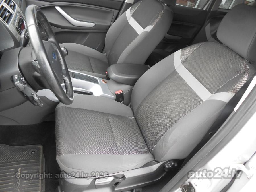 Grey Ford Kuga 2012 in Viljandi, with an engine capacity of 2.00 L and mileage of 180 thousand km for 7990 €, photo 7 on AUTOMOTO.COM.LV