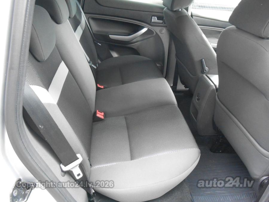 Grey Ford Kuga 2012 in Viljandi, with an engine capacity of 2.00 L and mileage of 180 thousand km for 7990 €, photo 10 on AUTOMOTO.COM.LV