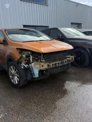 Oranžs Ford Kuga 2016 Kauņa, ar dzinēja tilpumu 1.50 L un nobraukumu 216 tūkst. km par 3300 €, foto 7 vietnē AUTOMOTO.COM.LV