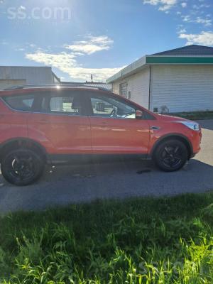Sarkans Ford Kuga 2014 Rīga, ar dzinēja tilpumu 2.00 L un nobraukumu 217 tūkst. km par 10900 €, foto 6 vietnē AUTOMOTO.COM.LV