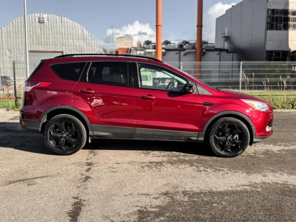 Red Ford Kuga 2014 in Riga, with an engine capacity of 1.60 L and mileage of 90 thousand km for 11900 €, photo 4 on AUTOMOTO.COM.LV