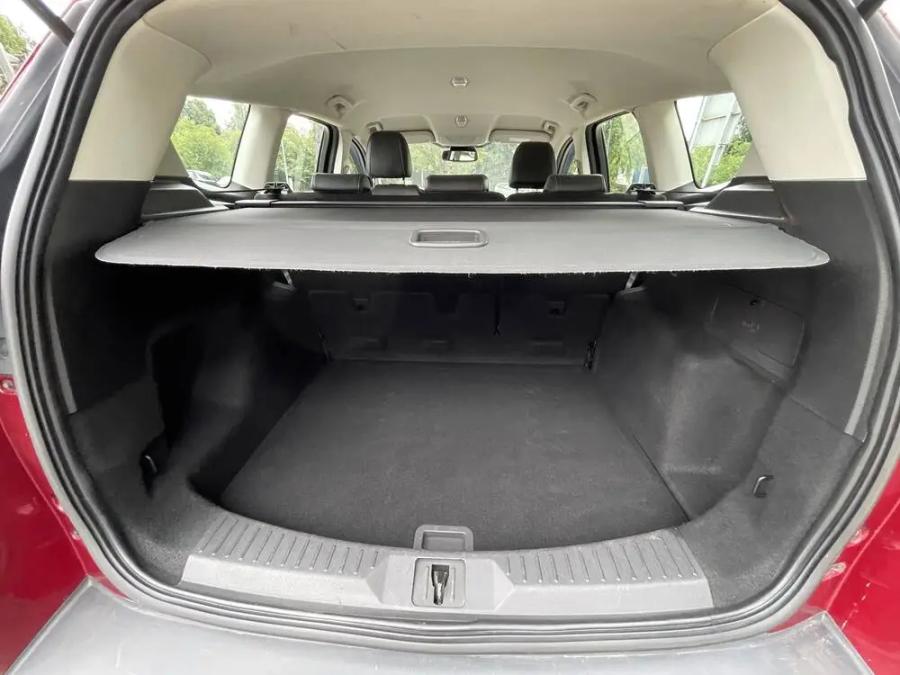 Red Ford Kuga 2015 in Jurmala, with an engine capacity of 1.50 L and mileage of 245 thousand km for 7250 €, photo 25 on AUTOMOTO.COM.LV