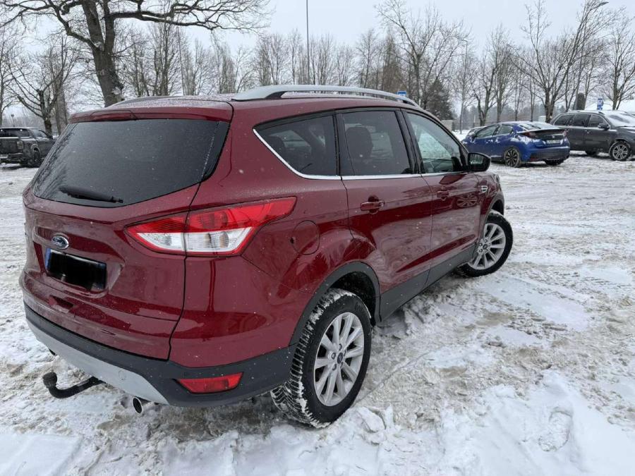 Red Ford Kuga 2016 in Taurage, with an engine capacity of 2.00 L and mileage of 258 thousand km for 7800 €, photo 4 on AUTOMOTO.COM.LV