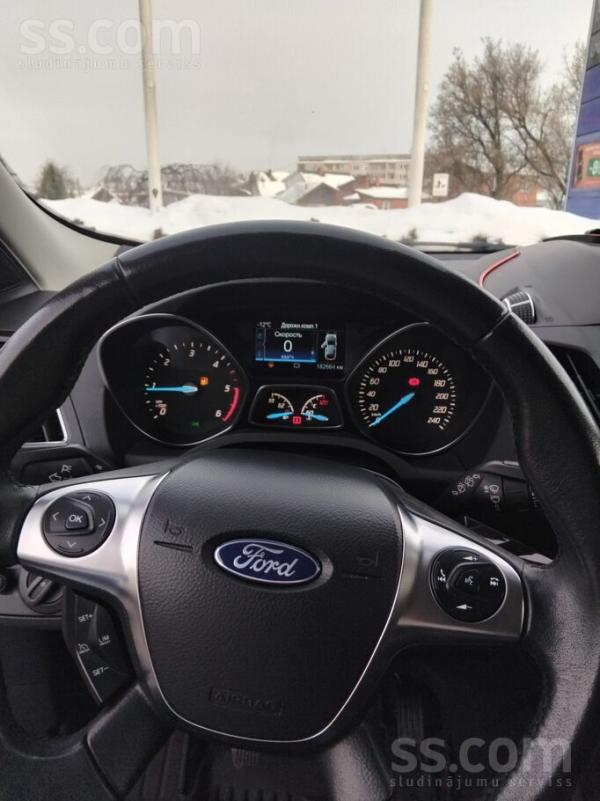 Red Ford Kuga 2016 in Kraslava, with an engine capacity of 2.00 L and mileage of 187 thousand km for 10000 €, photo 3 on AUTOMOTO.COM.LV