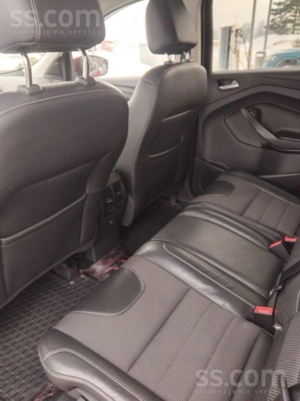 Red Ford Kuga 2016 in Kraslava, with an engine capacity of 2.00 L and mileage of 187 thousand km for 10000 €, photo 5 on AUTOMOTO.COM.LV