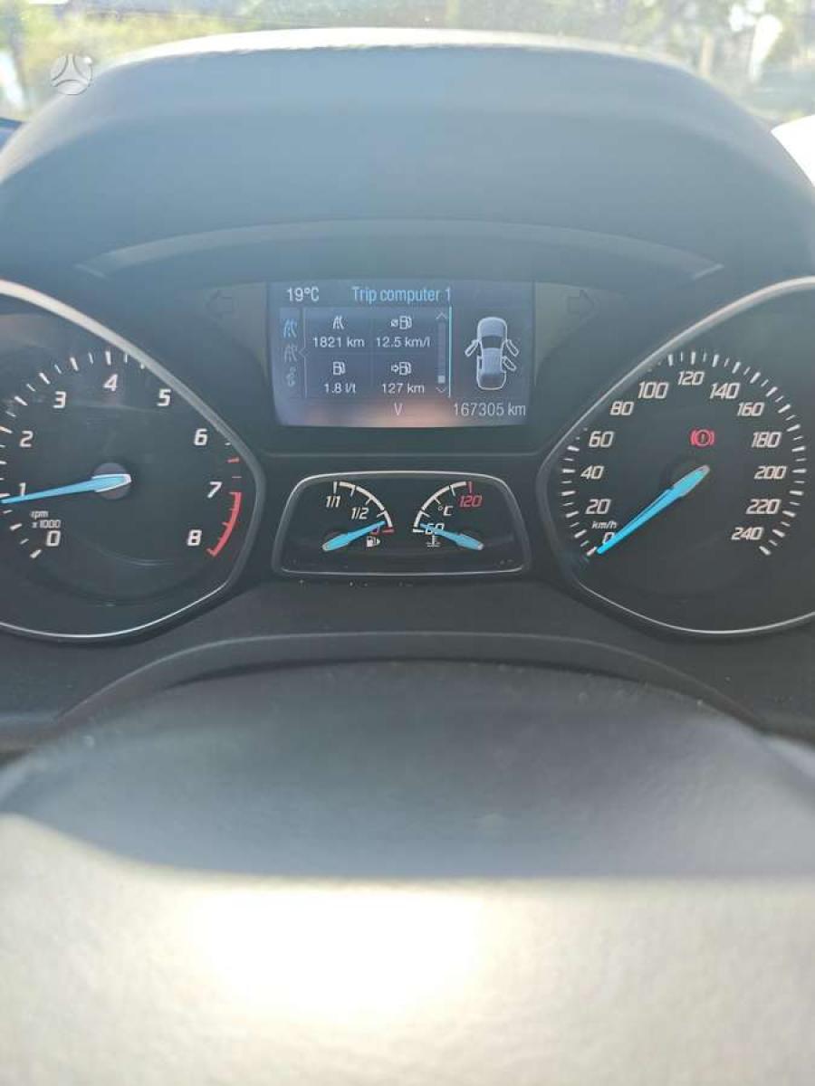 Red Ford Kuga 2016 in Taurage, with an engine capacity of 1.50 L and mileage of 167 thousand km for 6850 €, photo 13 on AUTOMOTO.COM.LV