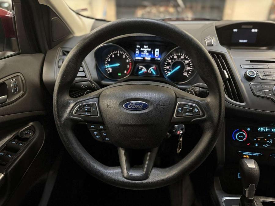 Sarkans Ford Kuga 2017 Viļņa, ar dzinēja tilpumu 1.50 L un nobraukumu 92 tūkst. km par 8999 €, foto 19 vietnē AUTOMOTO.COM.LV