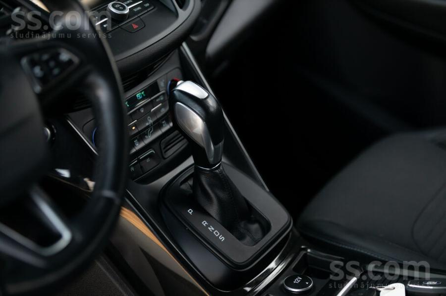 Sarkans Ford Kuga 2017 Jelgava, ar dzinēja tilpumu 2.00 L un nobraukumu 252 tūkst. km par 12999 €, foto 18 vietnē AUTOMOTO.COM.LV
